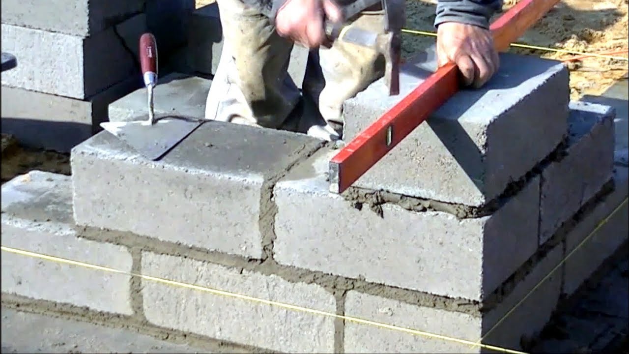 Bricklaying foundation walls. Example chapter of my tutorial.