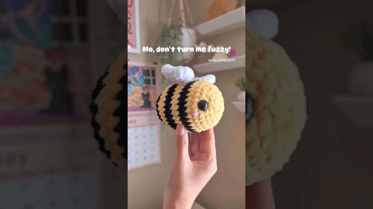 Crochet bees 🐝🫶PDF pattern available in my Etsy shop! etsy.com/shop/AvalonCrochets #cutebee #crochet