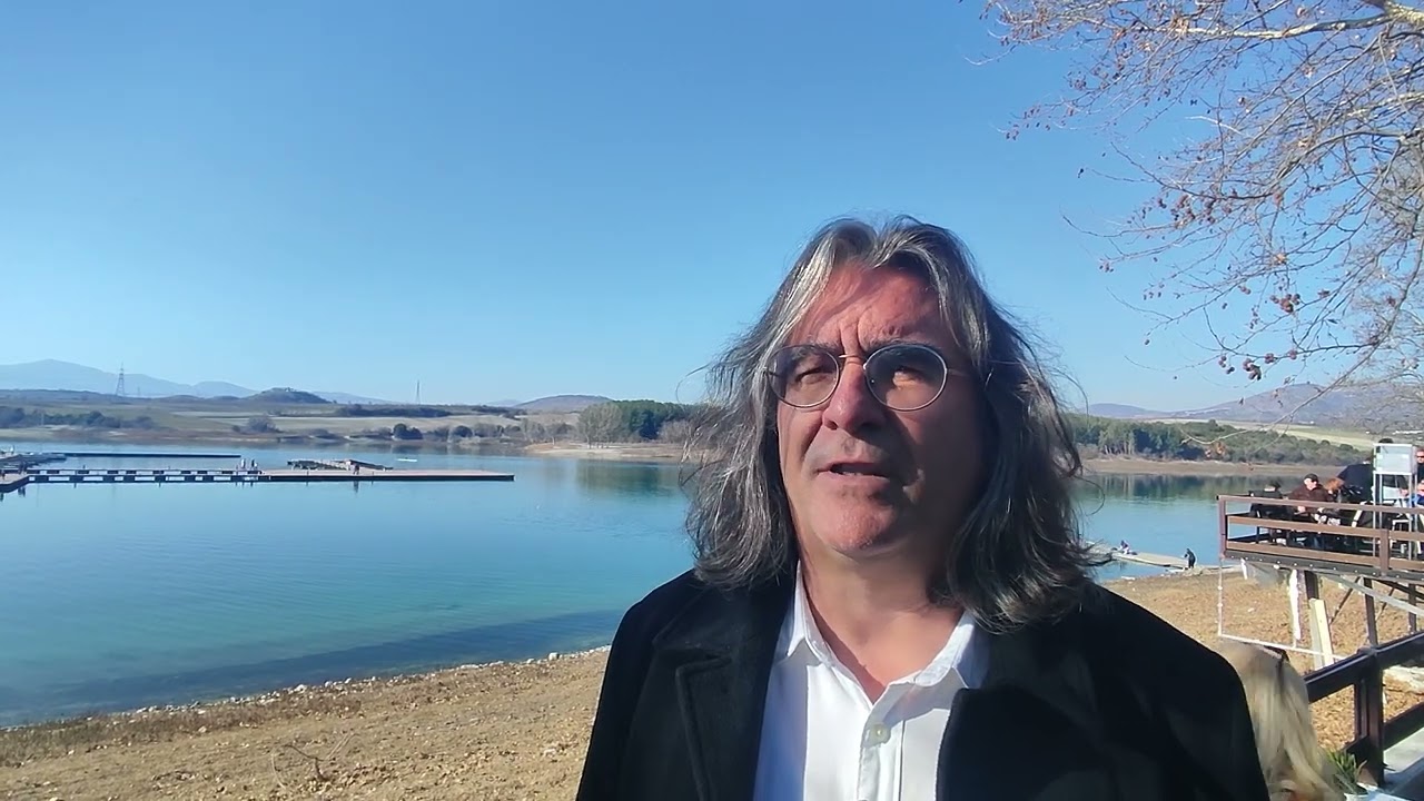 Kozanimedia: Έπεσαν στα νερά της λίμνης Πολυφύτου για τον τίμιο σταυρό ...