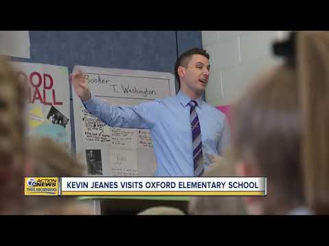 Kevin Jeanes visits Oxford Elementary School