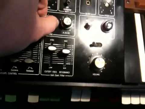 Roland SH-1000 powerful tot