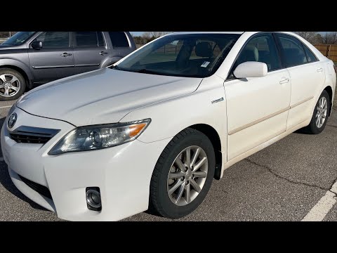 CARFAX 1-Owner clean title Toyota Camry hybrid 34MPG at Oklahoma’s number one Toyota dealership