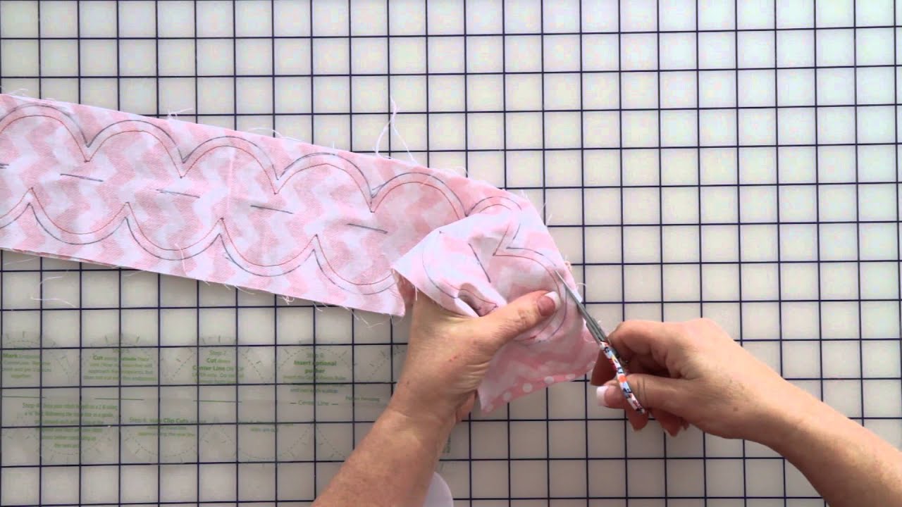Quick Points Scallop Ruler Demonstration - Fat Quarter Shop