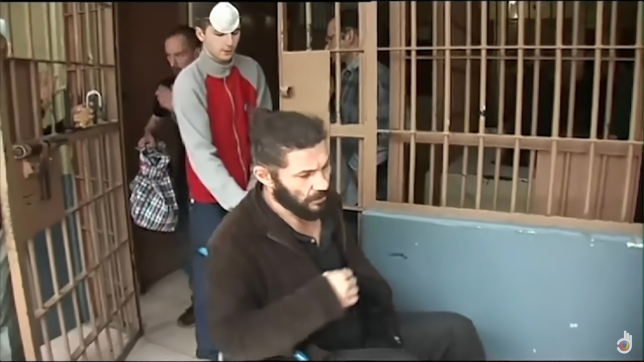 In the hell of Peruvian jails - Documentarytube.com