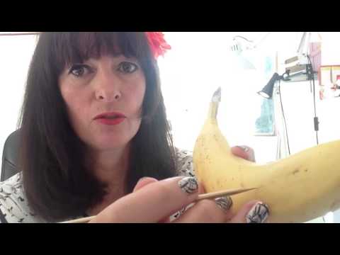 Liz Pichon shows you how to create BRILLIANT fruit doodles!