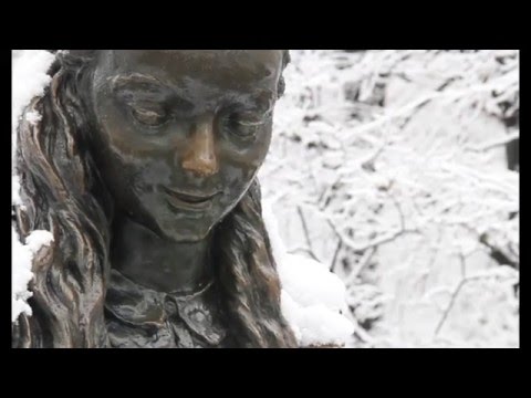 Finding Silence in New York City #9 (Alice in Wonderland Statue)