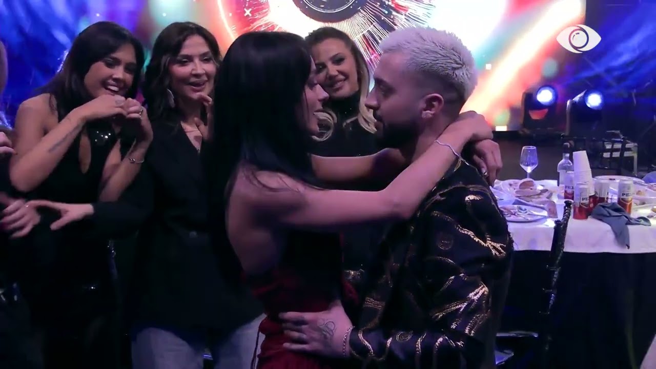 “Egli dhe Gjesti u puthën, puthja e parë…”/ Rozana-banorëve: Duam dasmë, duam dasmë – Big ...