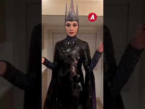 Rainha Má. A caracterização da atriz Gal Gadot em Branca de Neve. #dicanetflix #filmesnovos #series