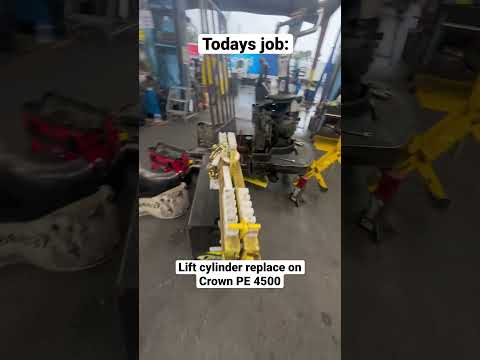 New Hydraulic Cylinder on Crown PE 4500 #diy #forklift #tool #technician #vanlife #mechanic #work