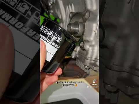 Ninja ZX4RR gets oil change inside my apartment!