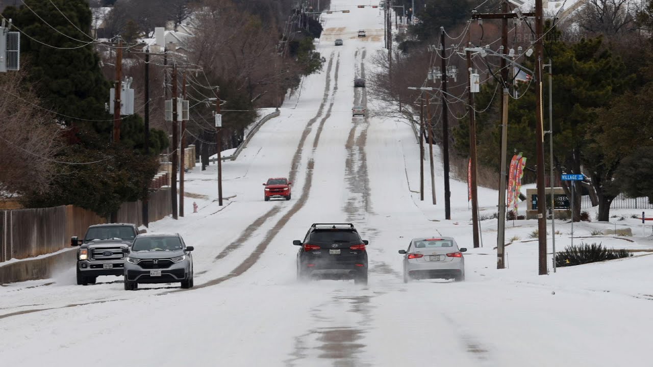 Congress questions officials about TX power outages