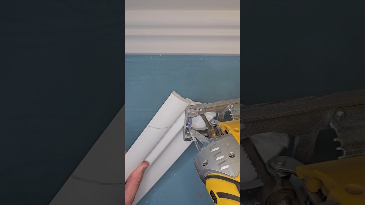 How to install ceiling cornices yourself in the corner.