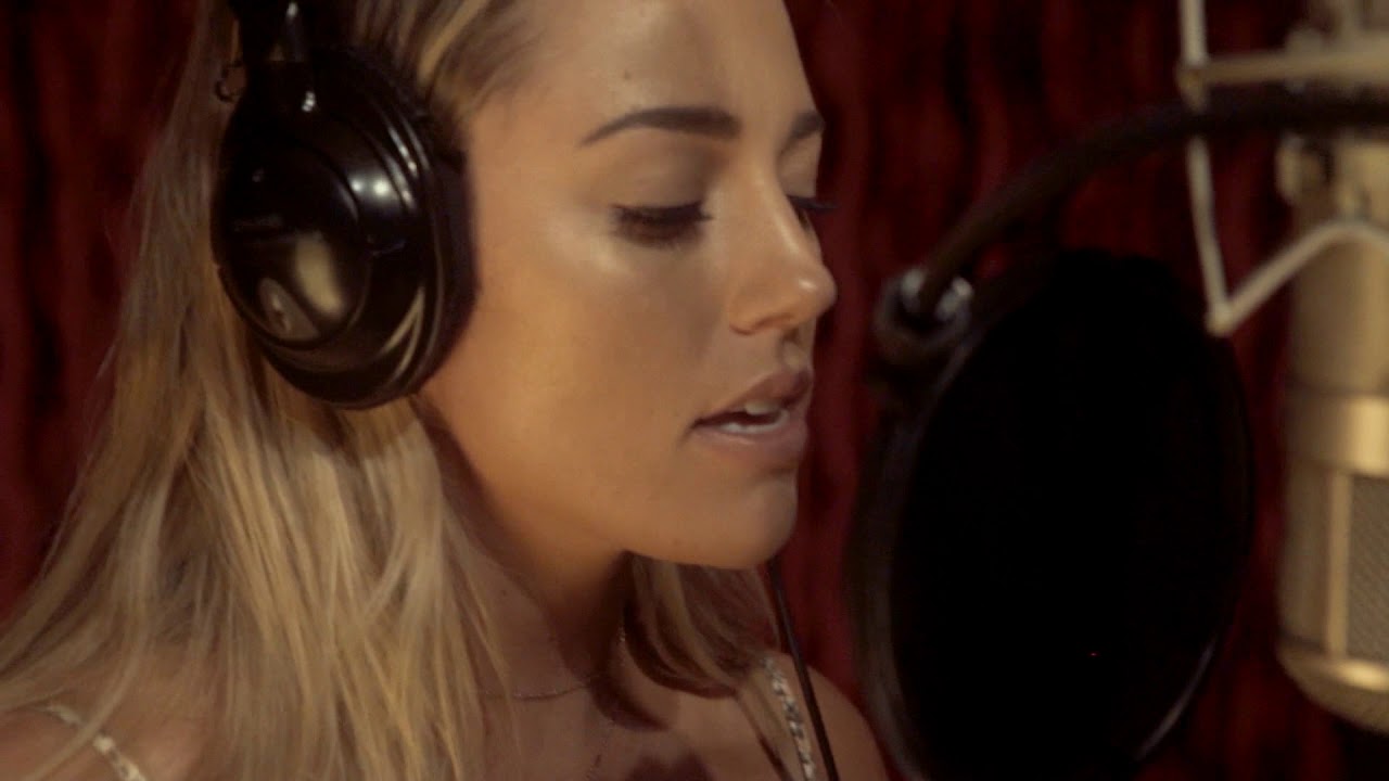 Live in the studio with Jadelyn Breier & The Jetsetters