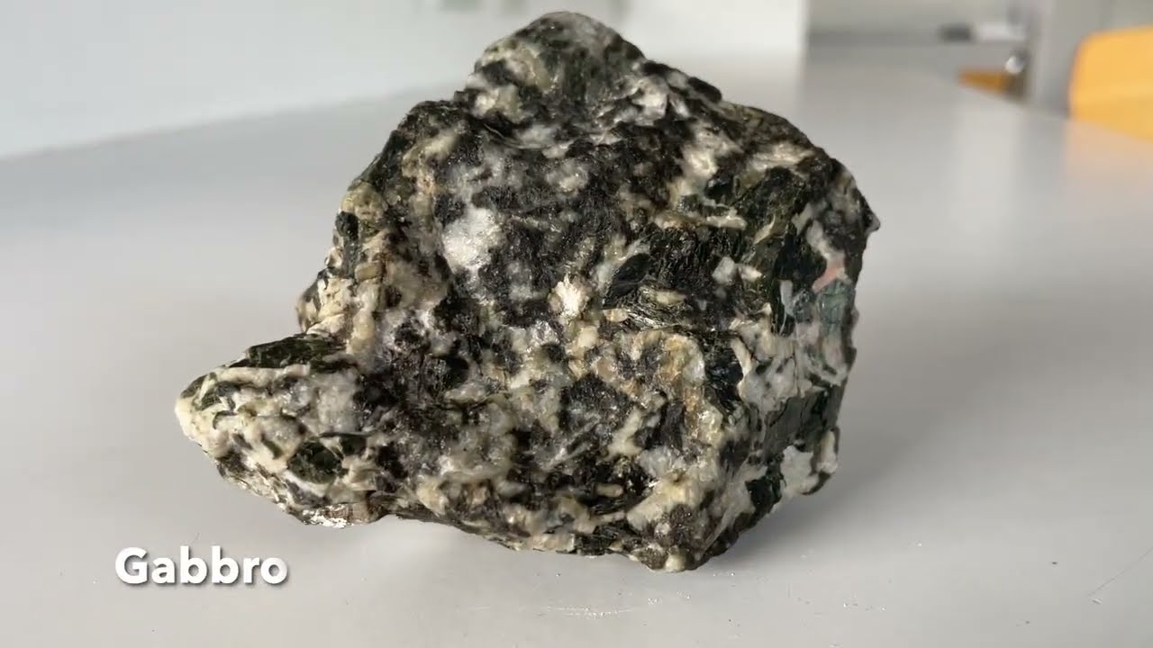 Trajet d'un gabbro dans la croûte océanique