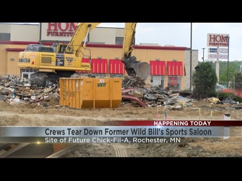 Crews tear down former Wild Bill's Sports Saloon to make way for future Rochester Chick-Fil-A