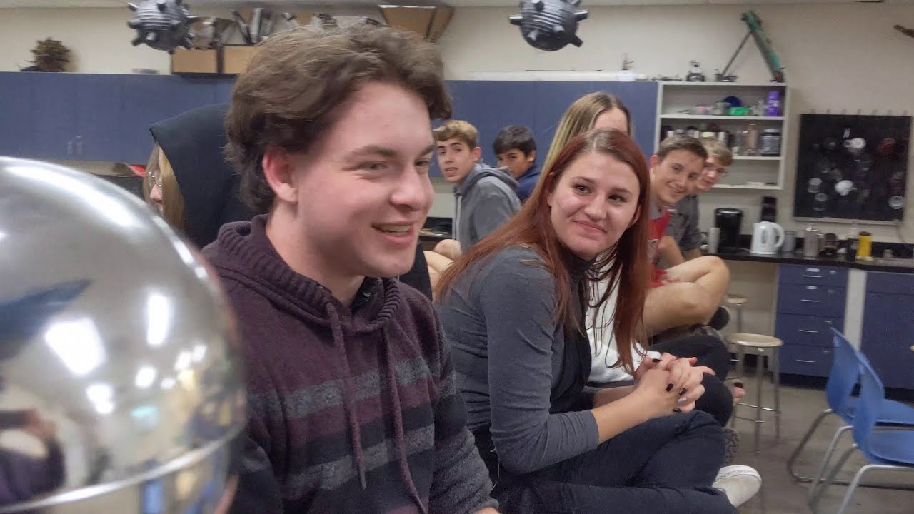 Physics - 2019 - Van de Graaf Generator - Group shock setup