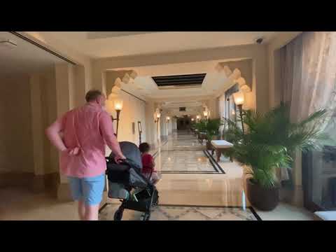 Holiday in Dubai 11. Jumeirah Beach Hotel. Normal holiday day.