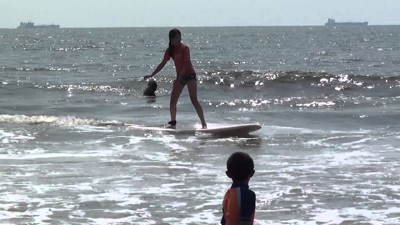 00034 Catherine surfing
