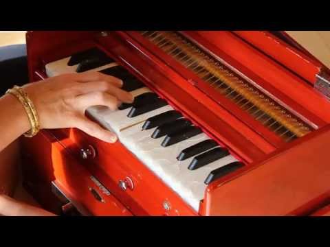 "Vande gurunam caranaravinde", played on harmonium (SRYBC)