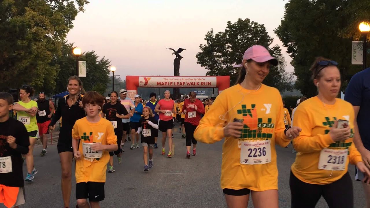 2014 YMCA Maple Leaf 5 Mile Start