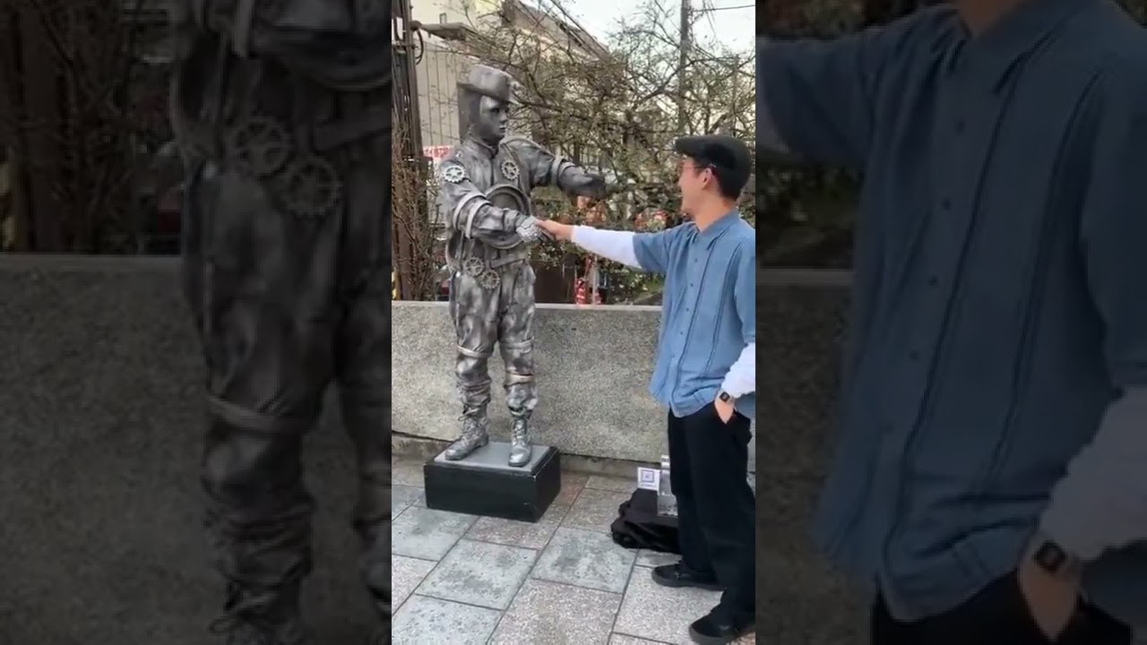 Street performer sending waves down (Nextfuckinglevel)