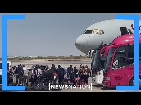 U.S. government flying migrants across the country | Rush Hour