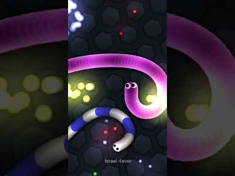 Trolling Noobs in Slither.io 😂 #gamingmemes #slithersnake #slitherio #slitheriotips #gamingshorts