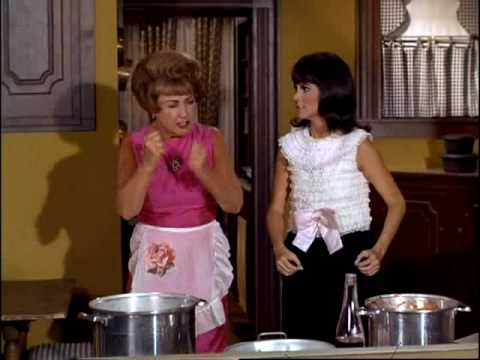 That Girl: Marlo Thomas and Ethel Merman