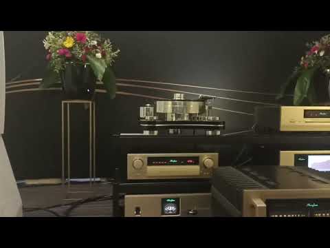 26. Audio V Show AccuphaseBL