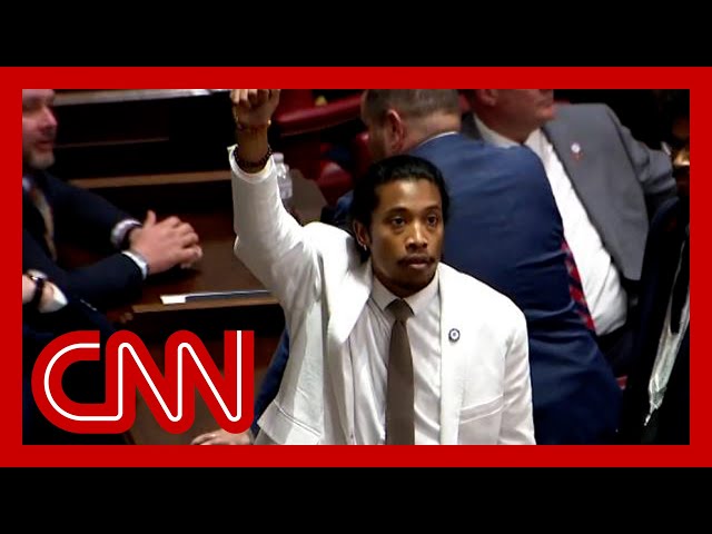 “It’s democracy vs fascism” – Former Bears star slams Justin Jones ...