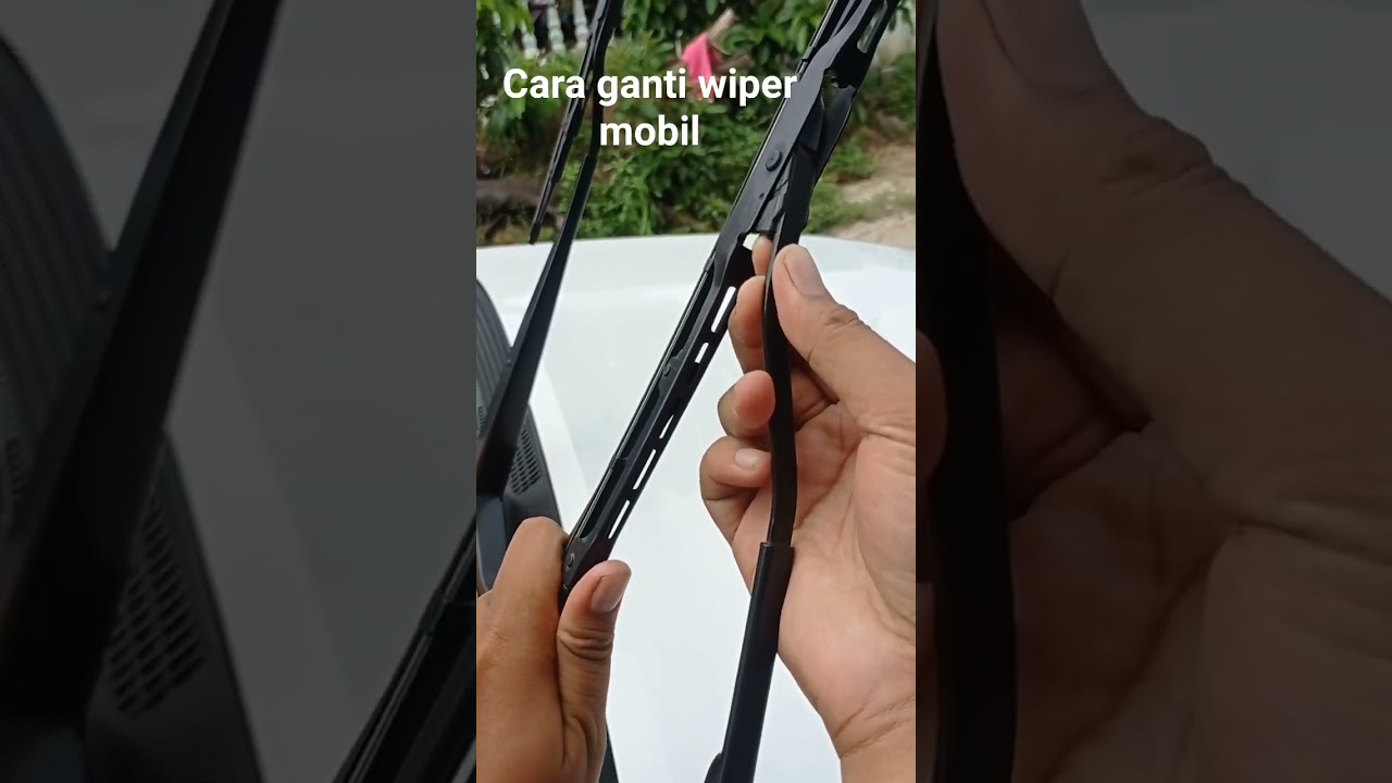 how to replace car wipers safely #shorts