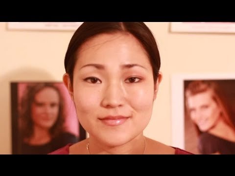 What Color of Lip Gloss Looks Good With a Purple Gown? : Makeup Application Tips
