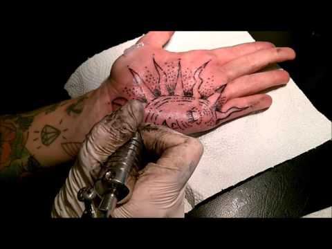 AUTO TATTOO EN LA PALMA DE LA MANO! PALM TATTOO!