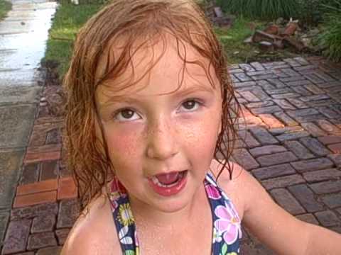 Keely and Leah confused about their names