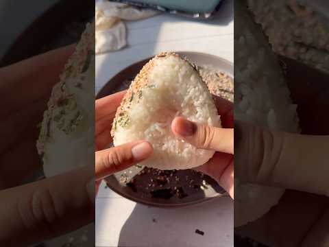 Here’s an easy to make an onigiri! So easy anyone can do it!