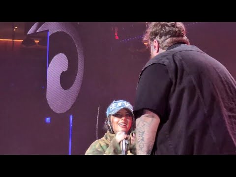 JELLYROLL BRINGS OUT HIS SISTER & She SINGS THE HOUSE DOWN @ Jingle Ball 2023 Philadelphia