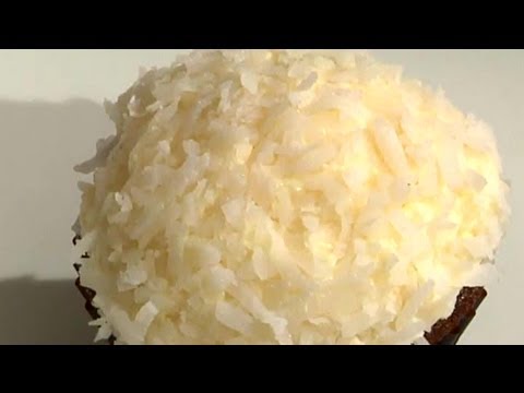 Coconut Cream-Filled Cupcakes : Delicious Cupcakes