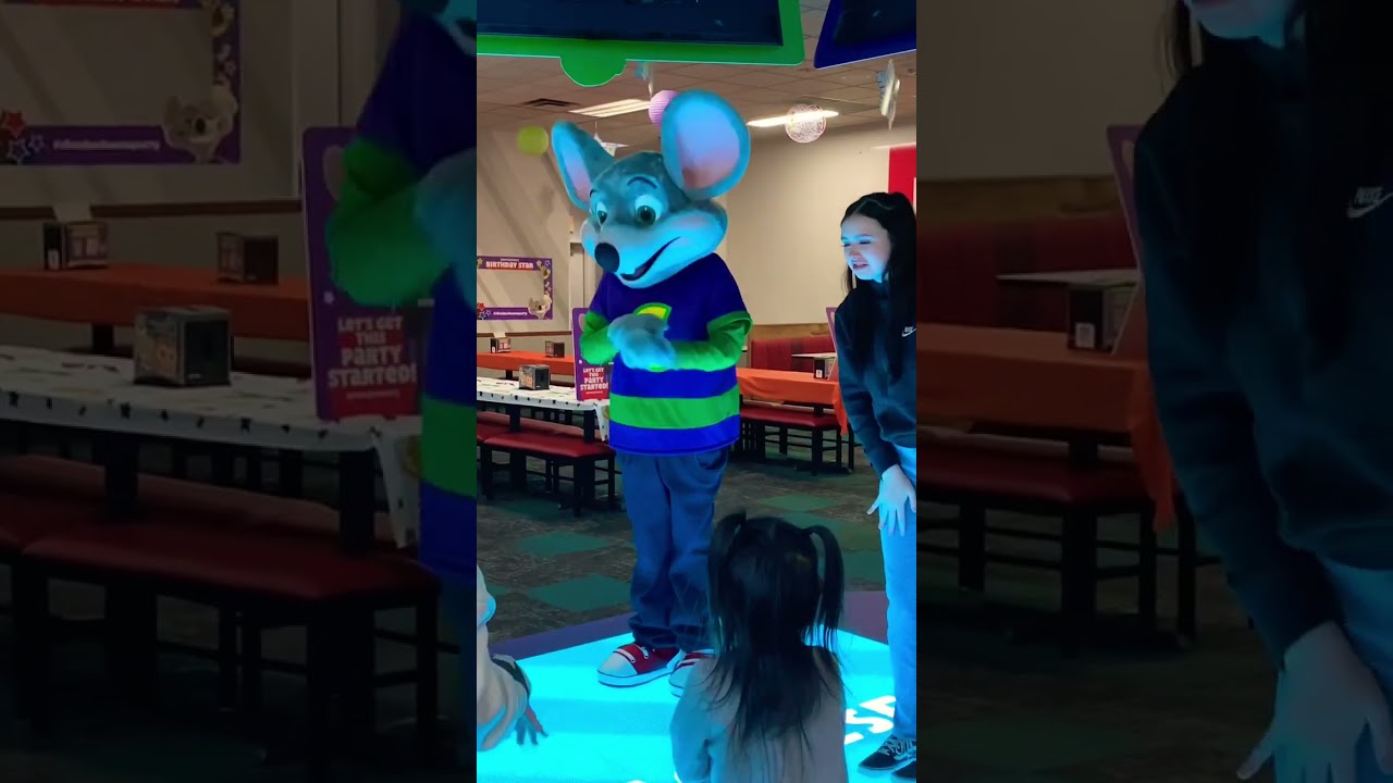 Chuck E. Cheese Birthday Party #chuckecheese #birthday #youtubekids #funkids #gameplay