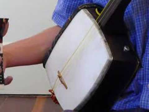 Learn to Play Shamisen - Striking the String