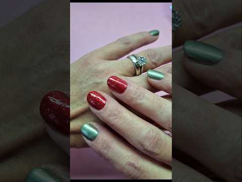 Red and Green Glam Christmas Nails! #christmasnails #rednails #holidaynails