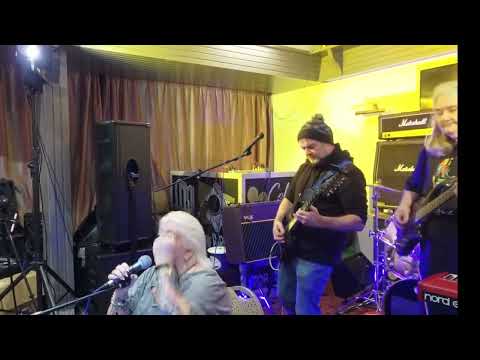 Sue and the Stank Monsters Perform Rain by The Cult