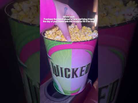 WICKED MOVIE PREMIERE 💕💚 #wicked #wickedmovie #moviehack #movietheater