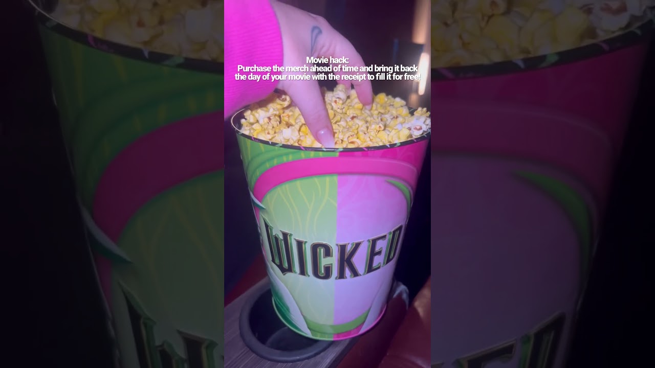 WICKED MOVIE PREMIERE 💕💚 #wicked #wickedmovie #moviehack #movietheater