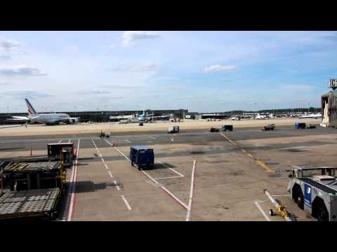 AIRPORT ACTIVITY SCENE - WASHINGTON DULLES INTERNATIONAL