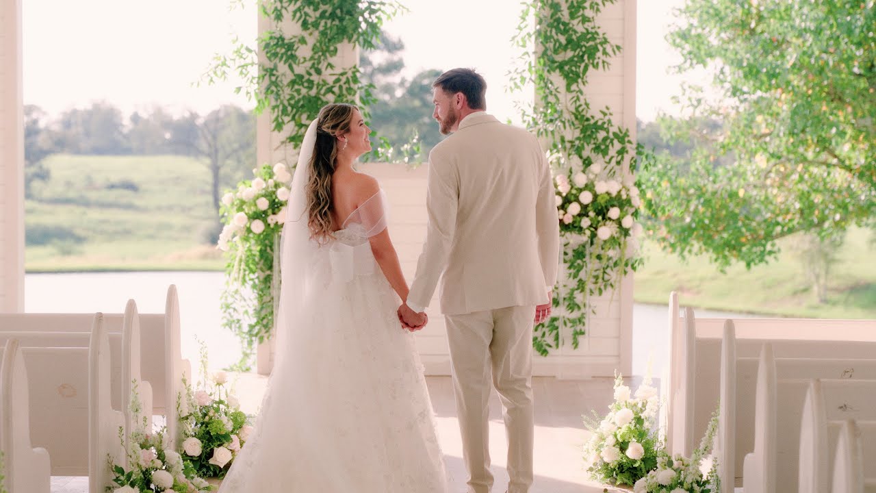 Romantic Southern Wedding at Upscale Farm in Kentwood Louisiana | The White Magnolia Venue