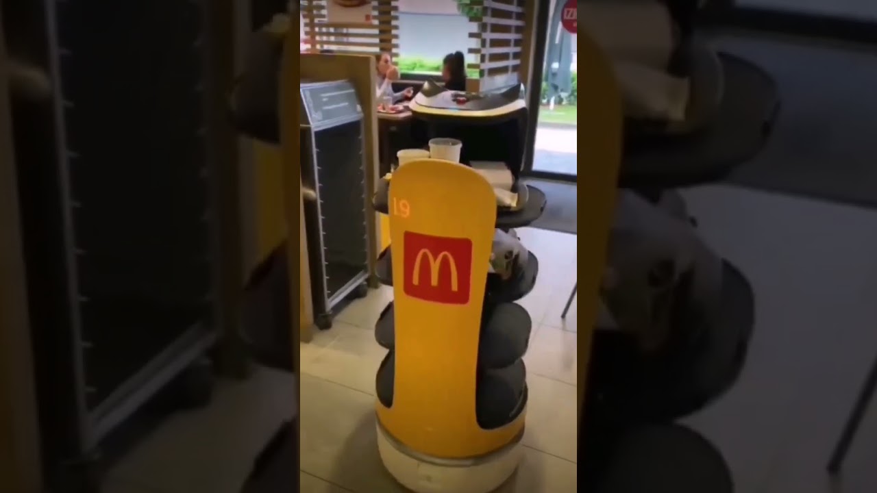 Robot serveur chez Mcdo pour les Handicapés🔮Robot Waiter by McDonald's for disabled persons👏 Bravo 🙌