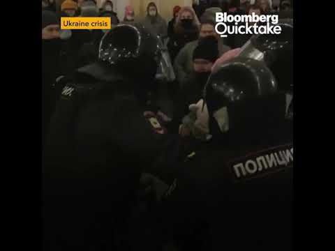 Russian Police Arrest Anti-War Protesters in St. Petersburg