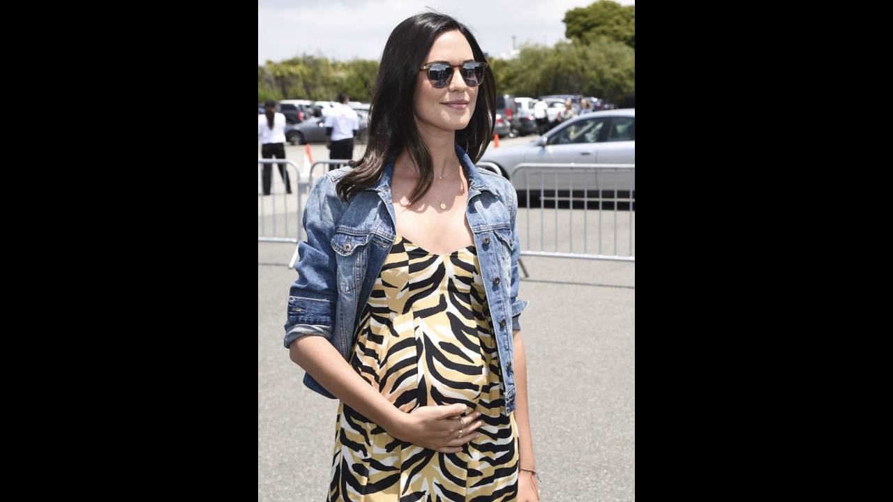 Odette Annable Yustman Shows off Her Pregnant Belly