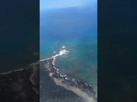 Landing at Kona International Airport, Big Island Hawaii USA #shorts #ocean #blue