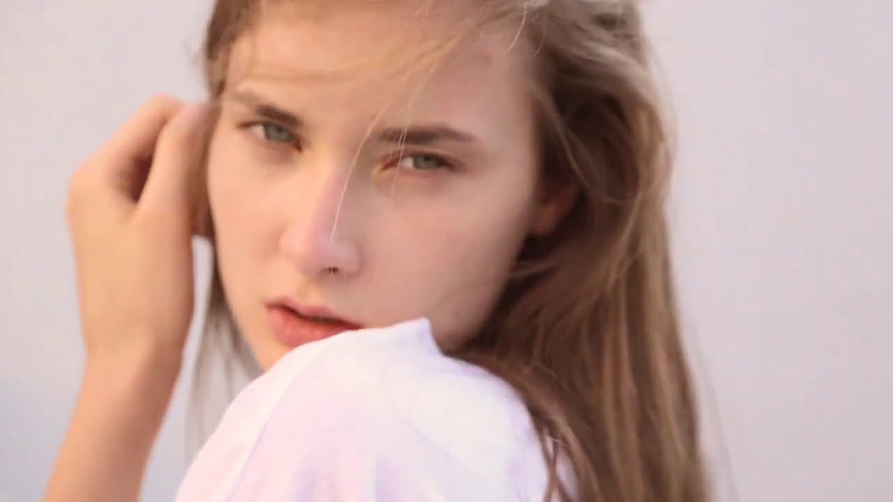 Model Profile - Alexandra